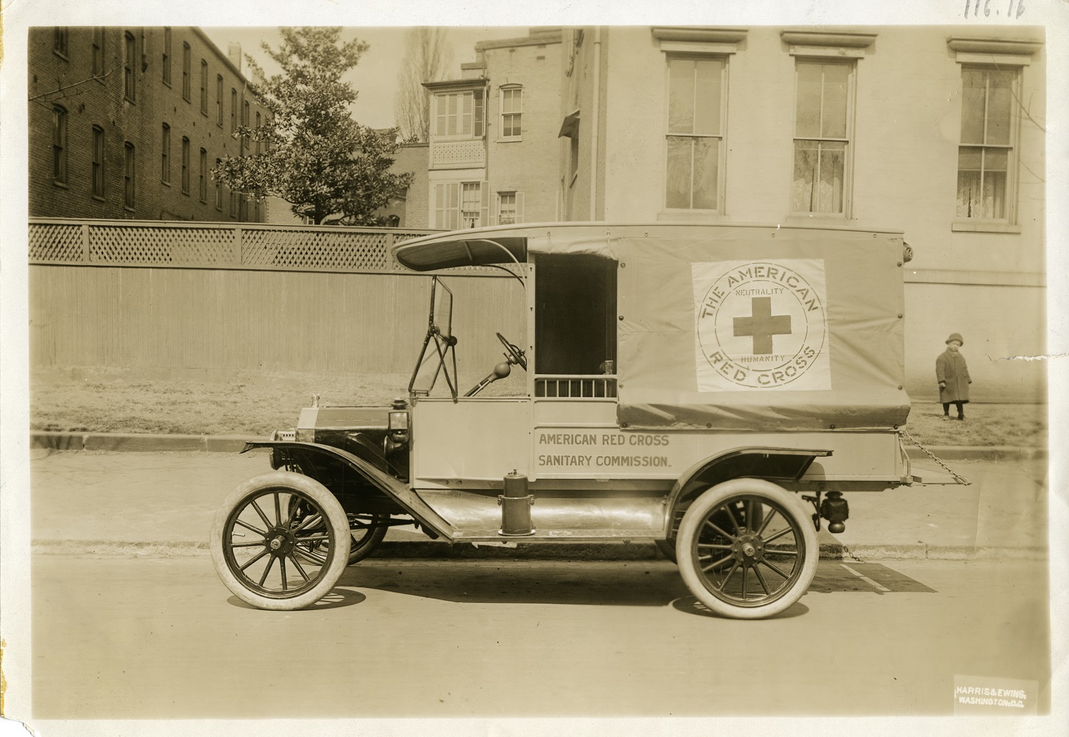 RF100n b20f571 red cross vehicle 300 - REsource